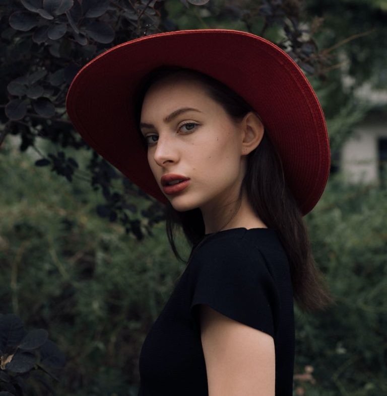 About Us - pixxarmom.net